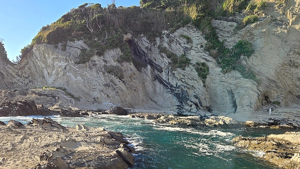 【絶景の宝庫！】海辺の岩場「三浦・岩礁のみち」を歩いてみる【三浦半島人気ウォーキングコース】 | 三浦半島ポータルマガジン(MIURA ...