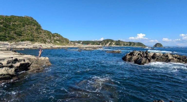 【絶景の宝庫！】海辺の岩場「三浦・岩礁のみち」を歩いてみる【三浦半島人気ウォーキングコース】 | 三浦半島ポータルマガジン(MIURA ...